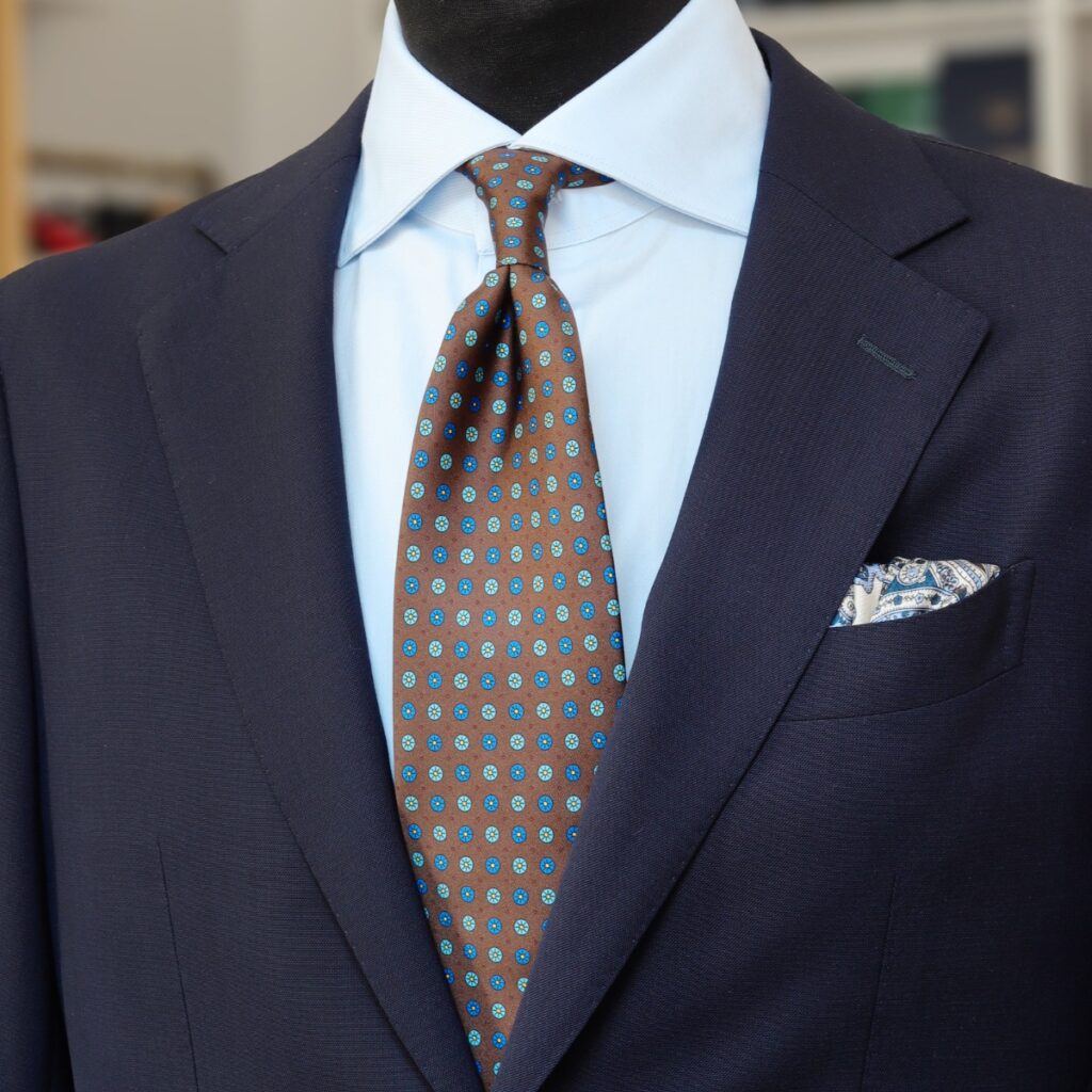 10 Stylish Navy Blue Suit, Shirt And Tie Combinations - The Noble Dandy