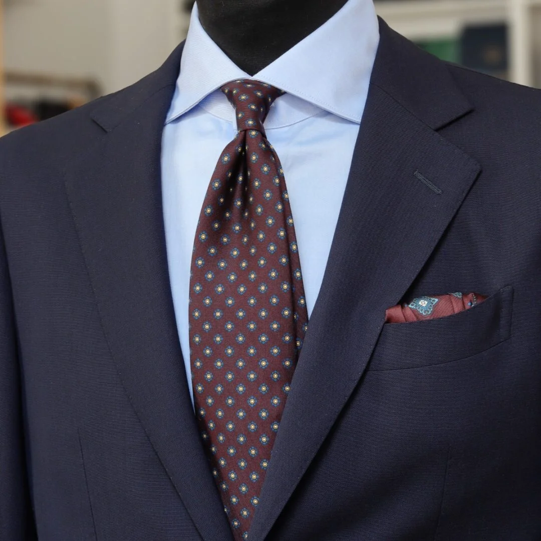 10 Stylish Navy Blue Suit, Shirt And Tie Combinations - The Noble Dandy