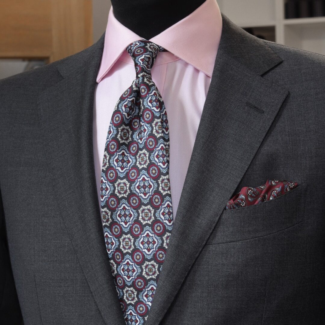10 Stylish Charcoal Grey Suit, Shirt And Tie Combinations - The Noble Dandy